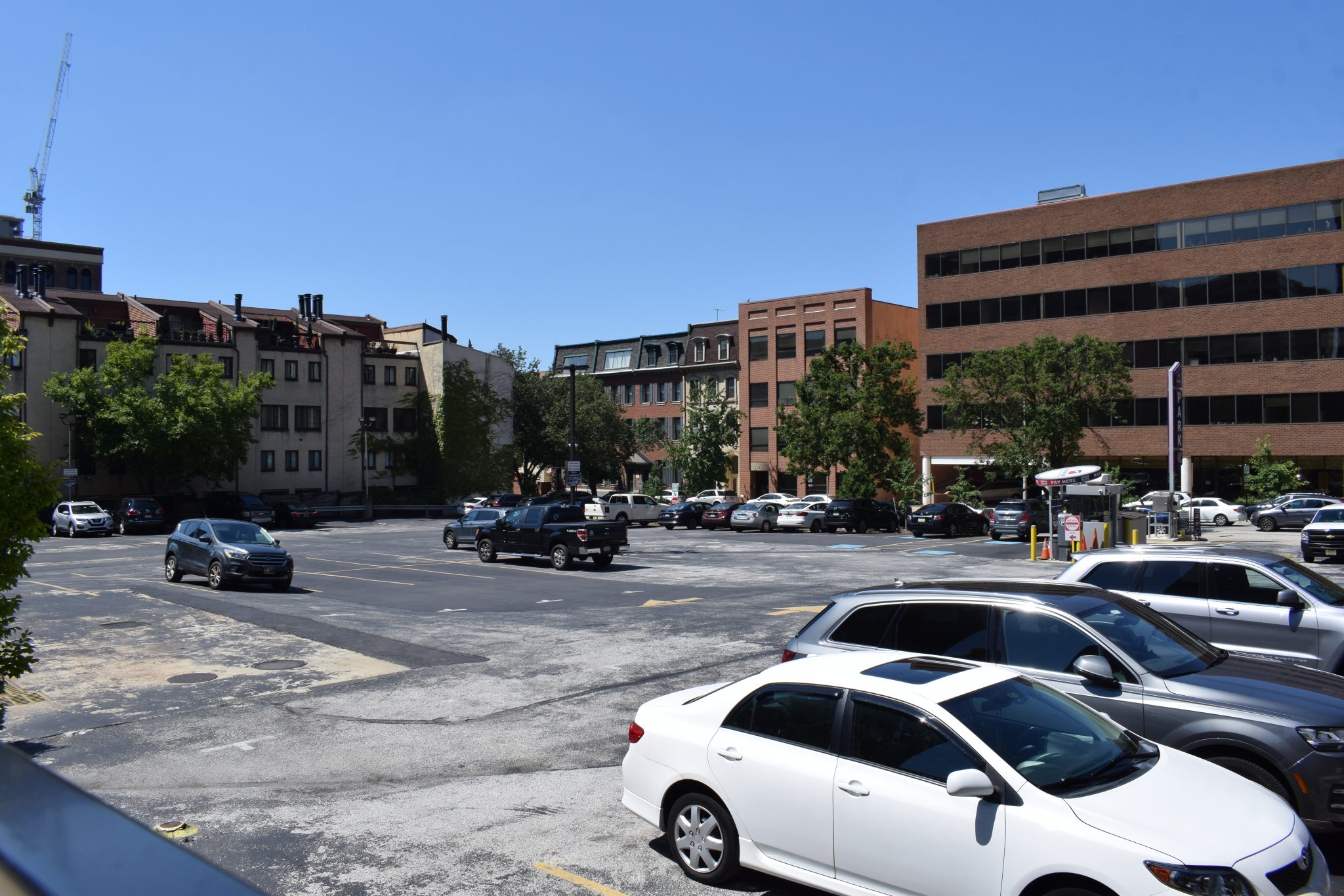 Parking Lot Awaits Construction of 260-Foot Office Building at 2000 ...
