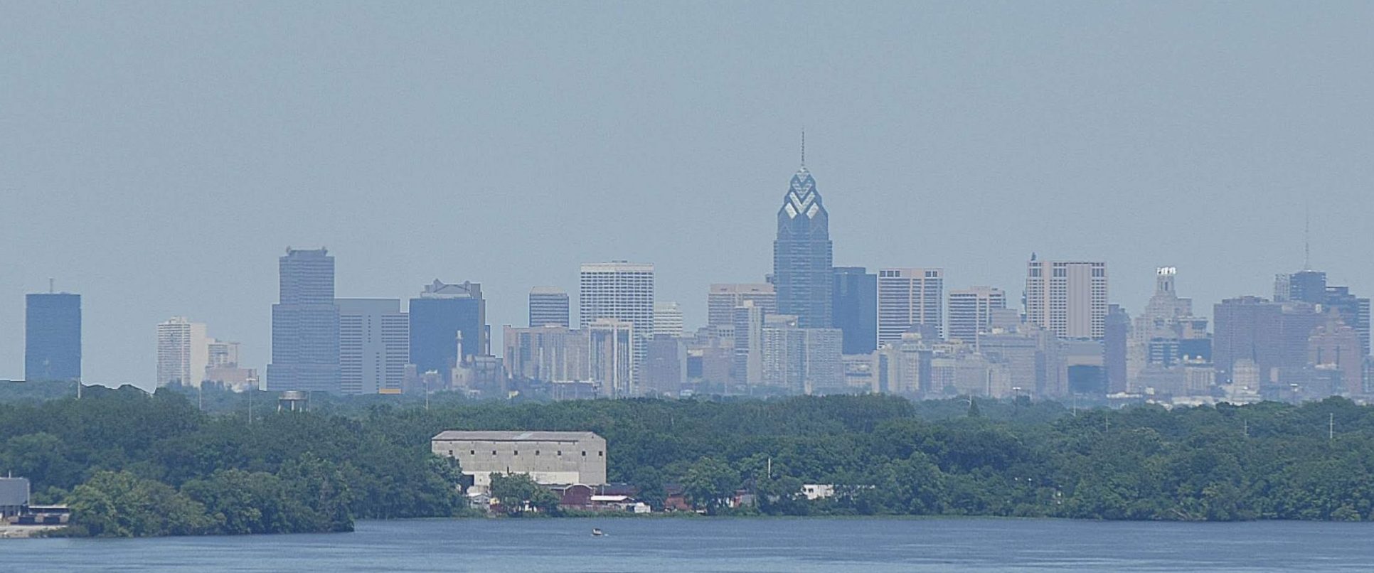 How One Liberty Place Revolutionized the Philadelphia Skyline ...