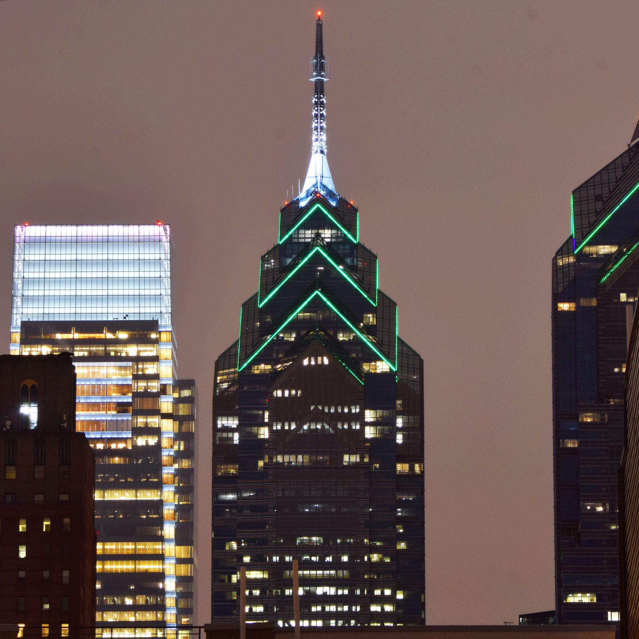 As the World Remembers Helmut Jahn, One Liberty Place Lights Up the ...