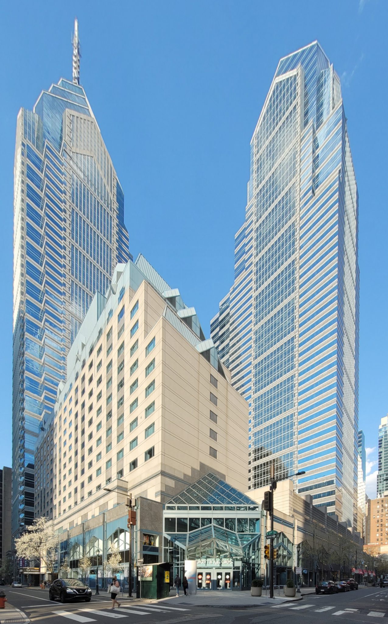 As the World Remembers Helmut Jahn, One Liberty Place Lights Up the ...