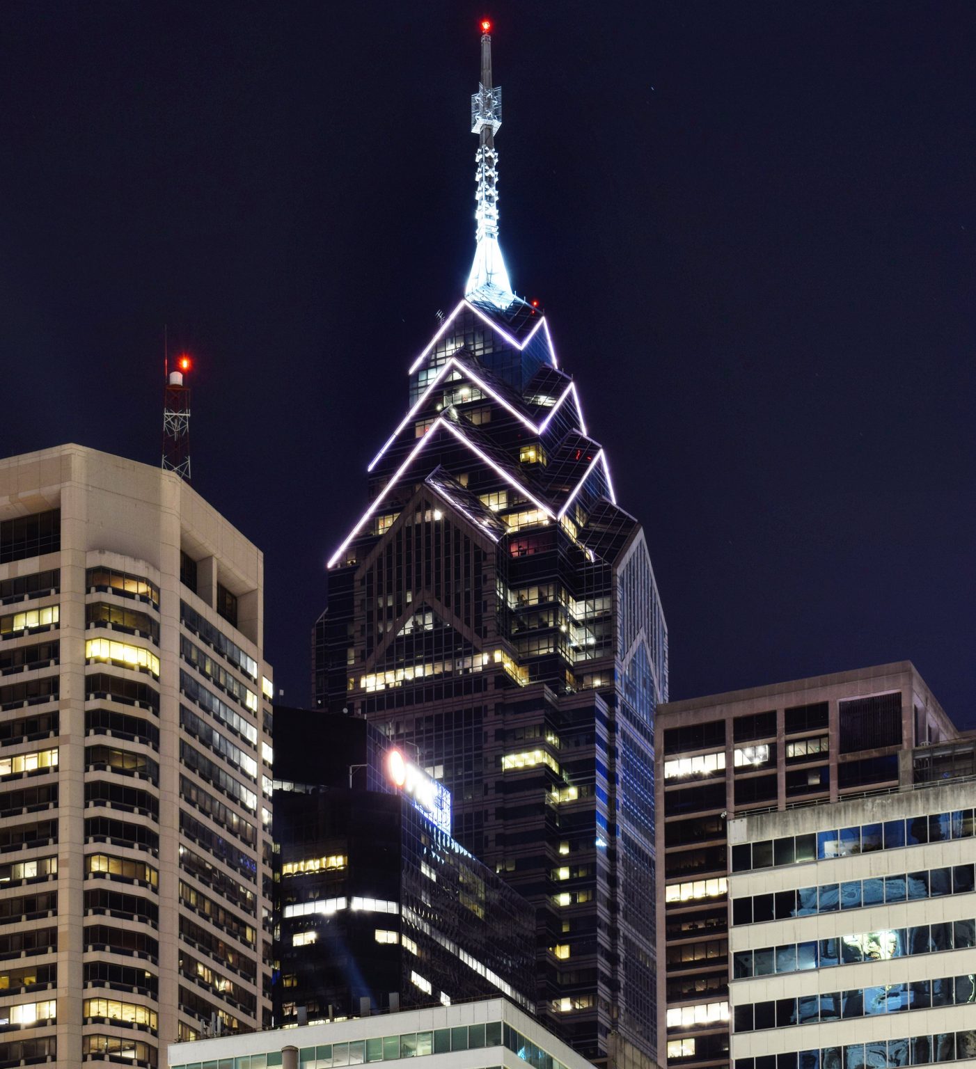 Philly YIMBY Revisits the Topping-Out of the Spire atop One Liberty ...